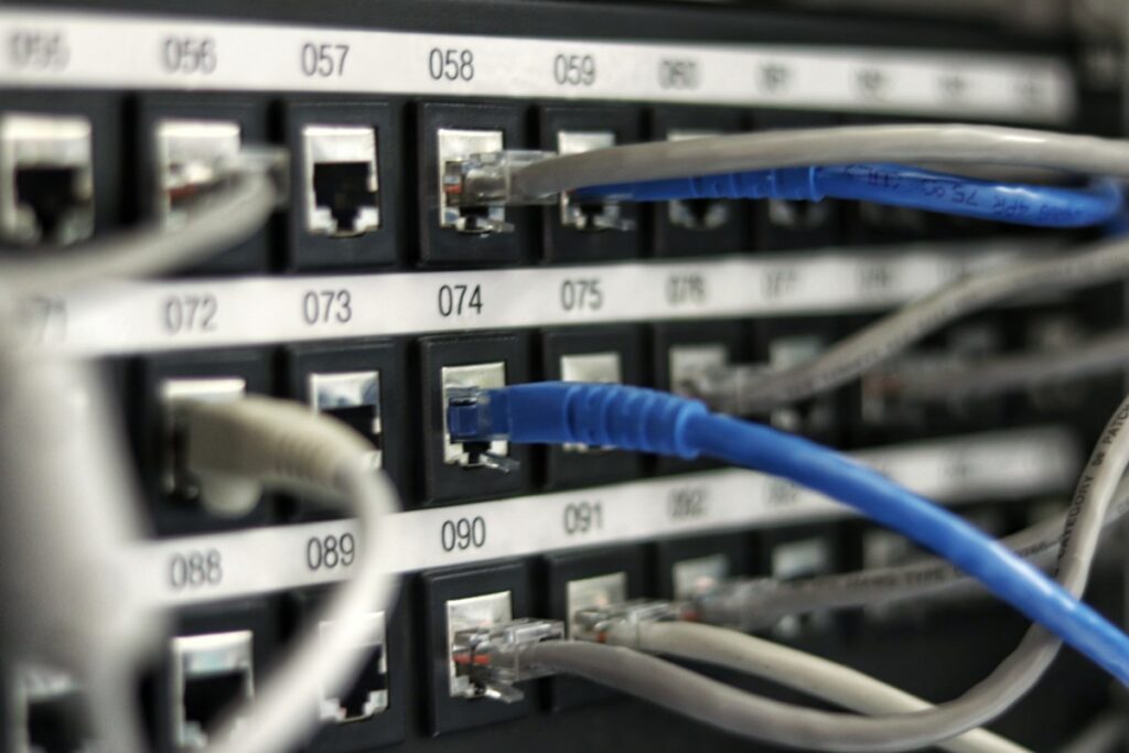 VMware ESXi Alternatives 2026: Proxmox, KVM & Hyper-V